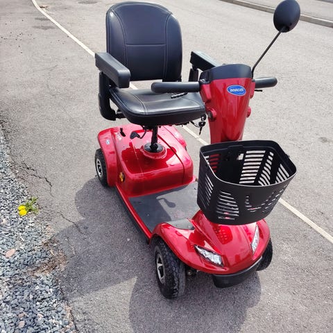 Invacare Leo el-scooter röd med korg och backspeglar | Blocket