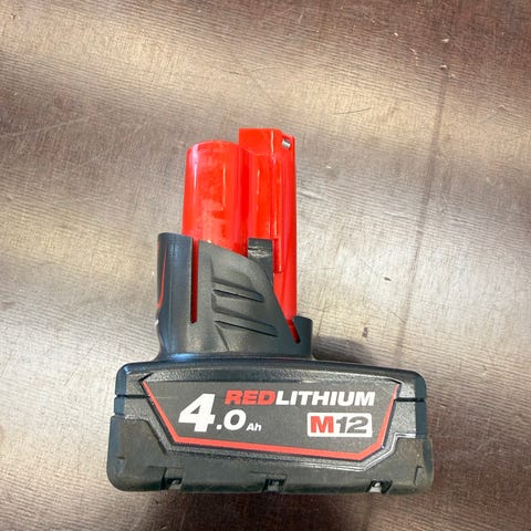 Milwaukee M12 borrskruvdragare 12V med 4,0 Ah batteri | Blocket