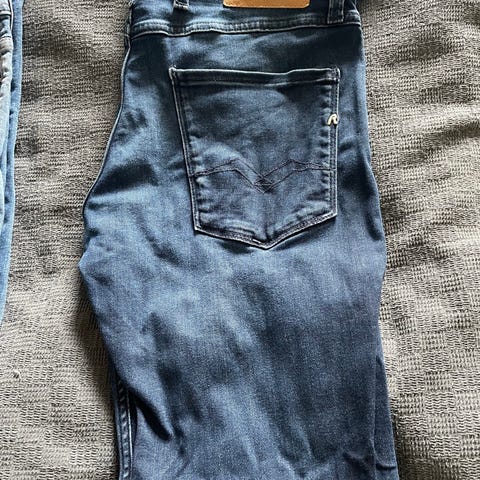 Replay och Boss jeans | Blocket