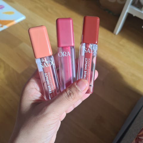 2 stycken L'Oreal Röd signatur matt flytande läppstift | Blocket
