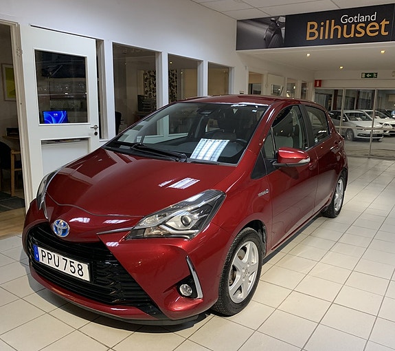 Begagnad bil till salu: Toyota Yaris - 2017 - Röd - 101 Hk - Halvkombi ...