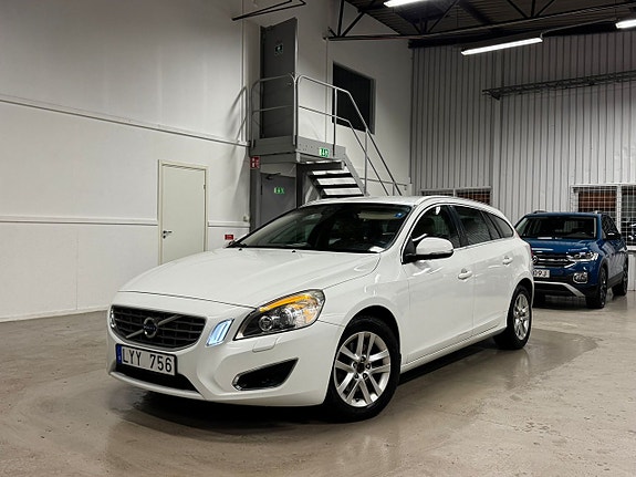 Begagnad bil till salu: Volvo V60 - 2012 - Vit - 116 Hk - Kombi | BLOCKET
